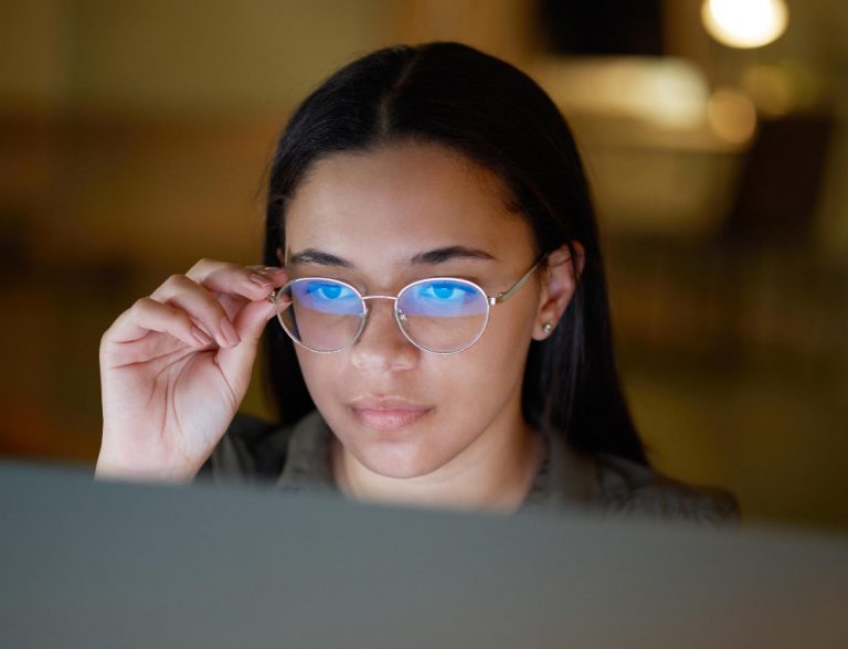 What Are the Top Benefits of Wearing Blue Light Blocking Glasses?